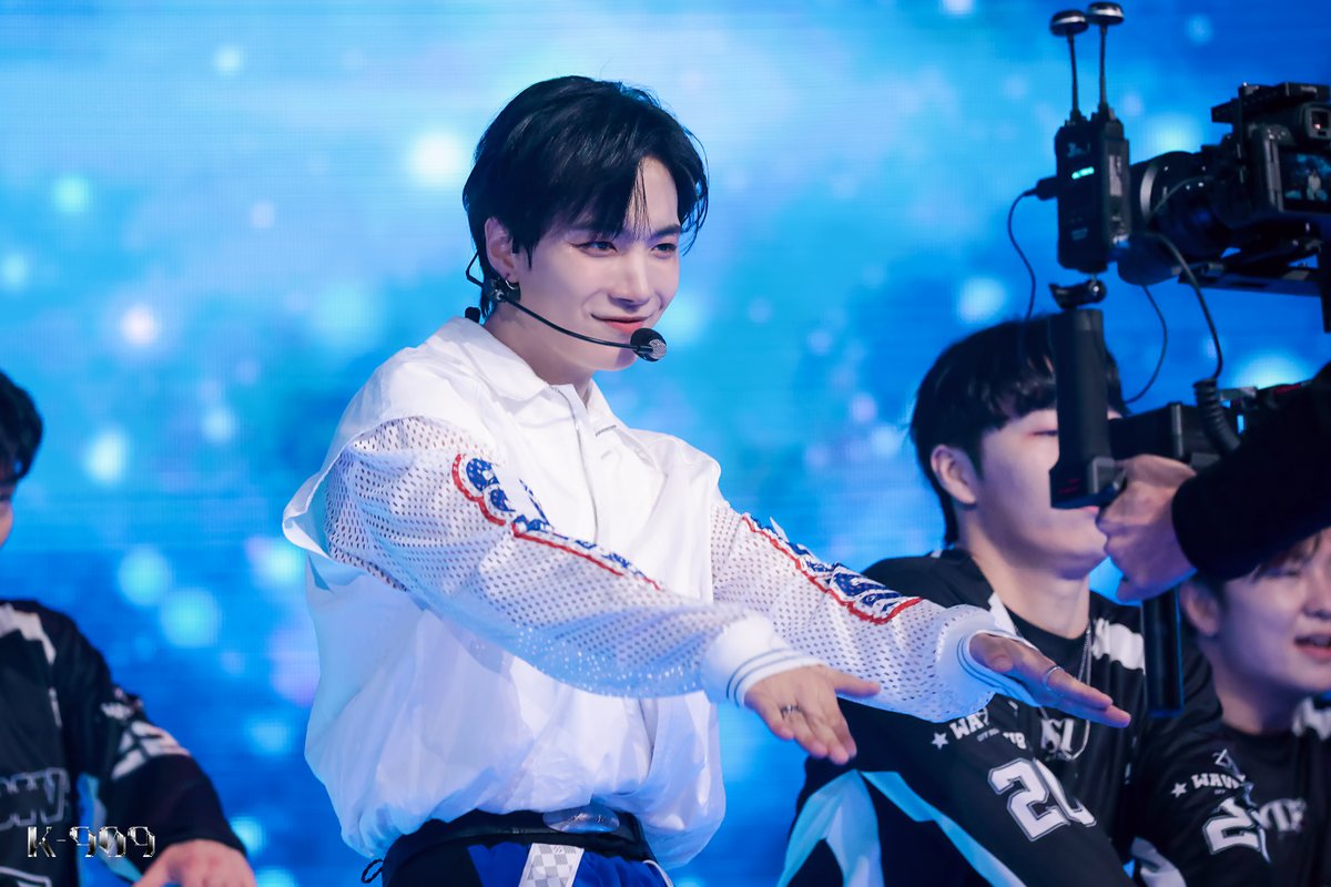 JONGHYEONPEDIA on Twitter: "KIM JONGHYEON - Lights (comeback stage) JTBC K-909 221112. Watch the ...