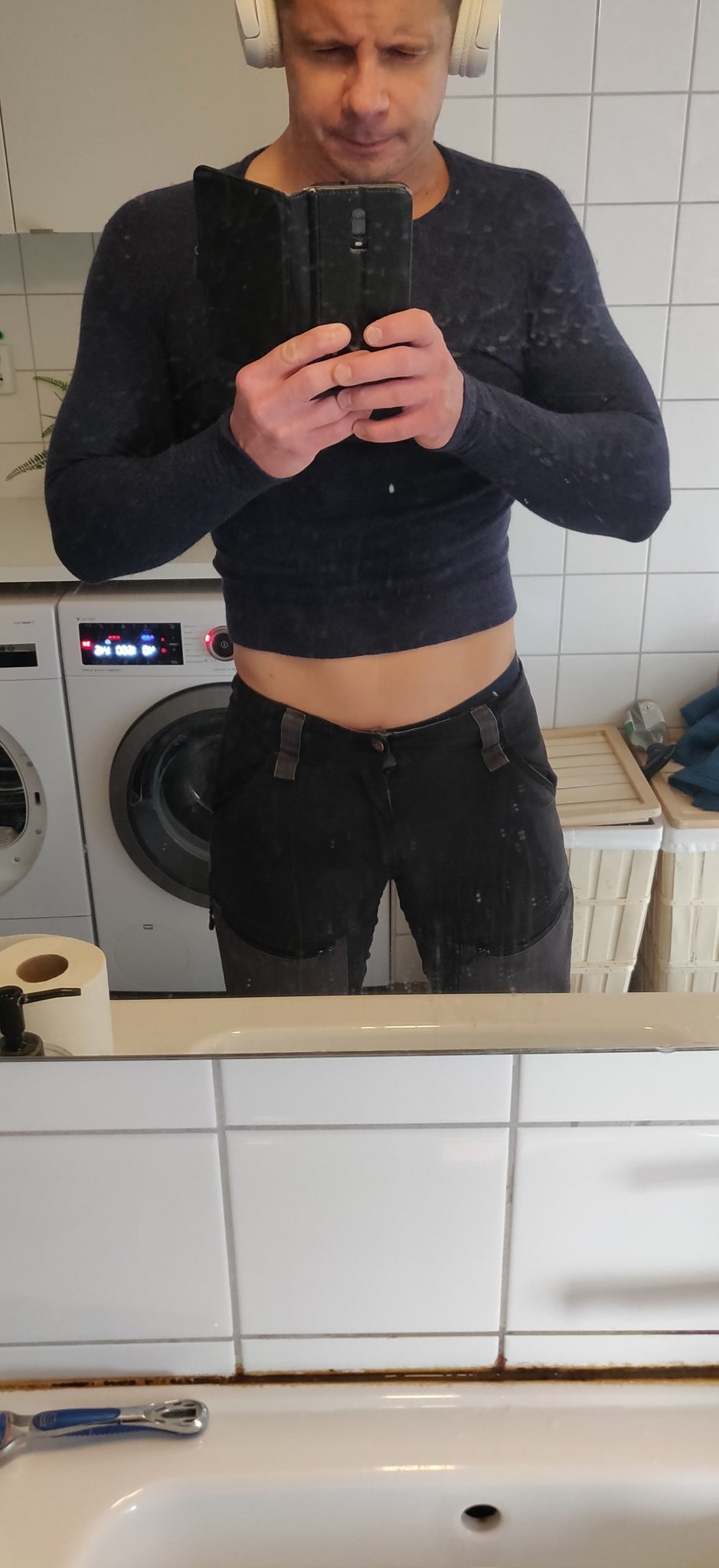 Codeape - Oscar Norlander on Twitter: "I shrunk one of my favorite sweaters 😂 https://t.co ...