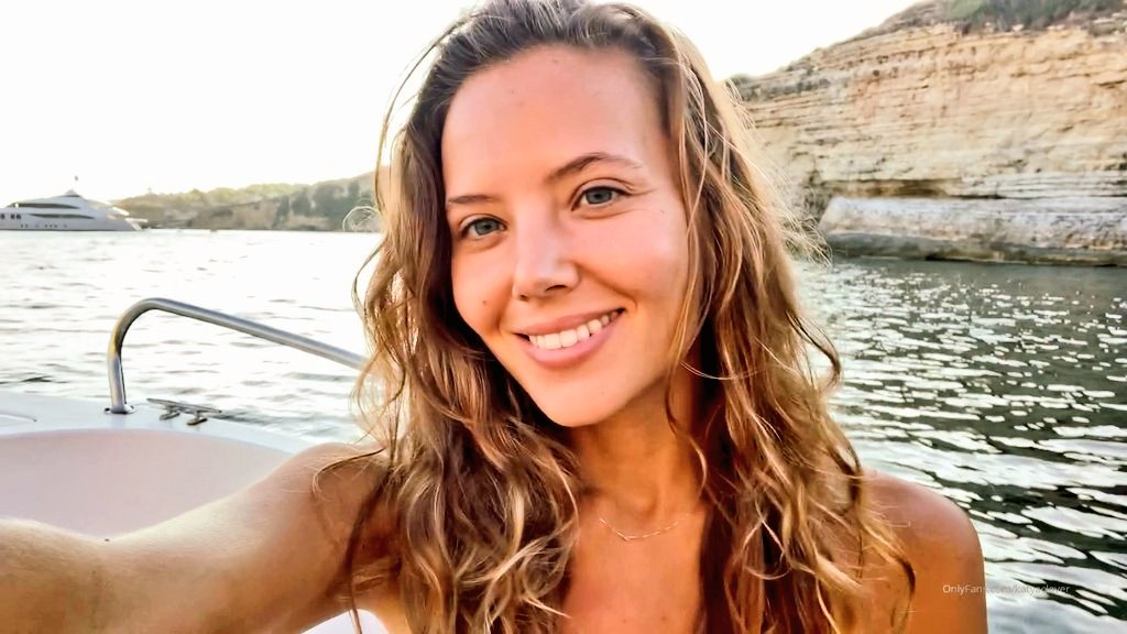 Katya Clover on Twitter: "@PeltzerEmil #BirthdayGirl Vielen dank, Emil 😉🎂 https://t.co ...