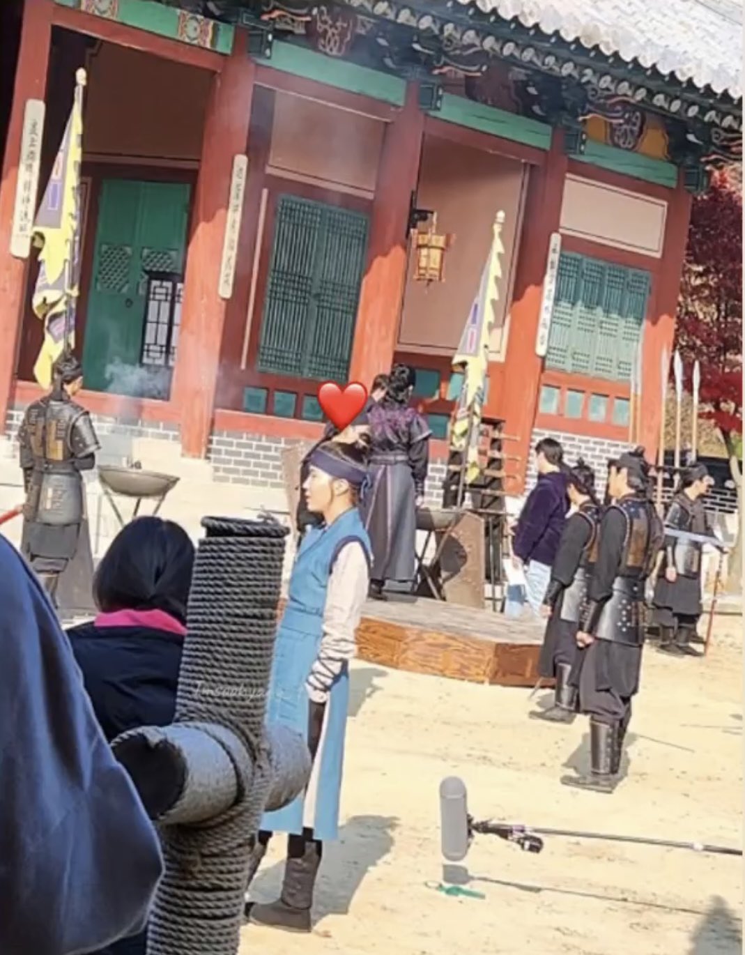 Louise Wong on Twitter: "Wow, op has a lovely peek on the shooting today, Hyang is dressed up in ...