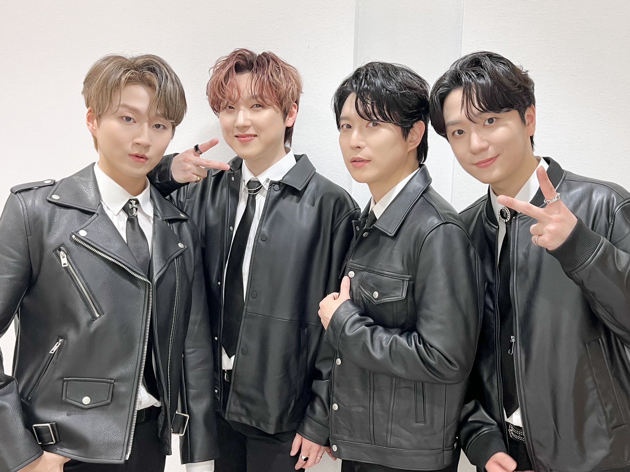 Forestella on Twitter: "[#FORESTELLA_PHOTO] 📸 221112 러브 인 서울 막공 완료 러브 인 서울 😘 러브 인 포레 🥰 #포레스텔라 ...