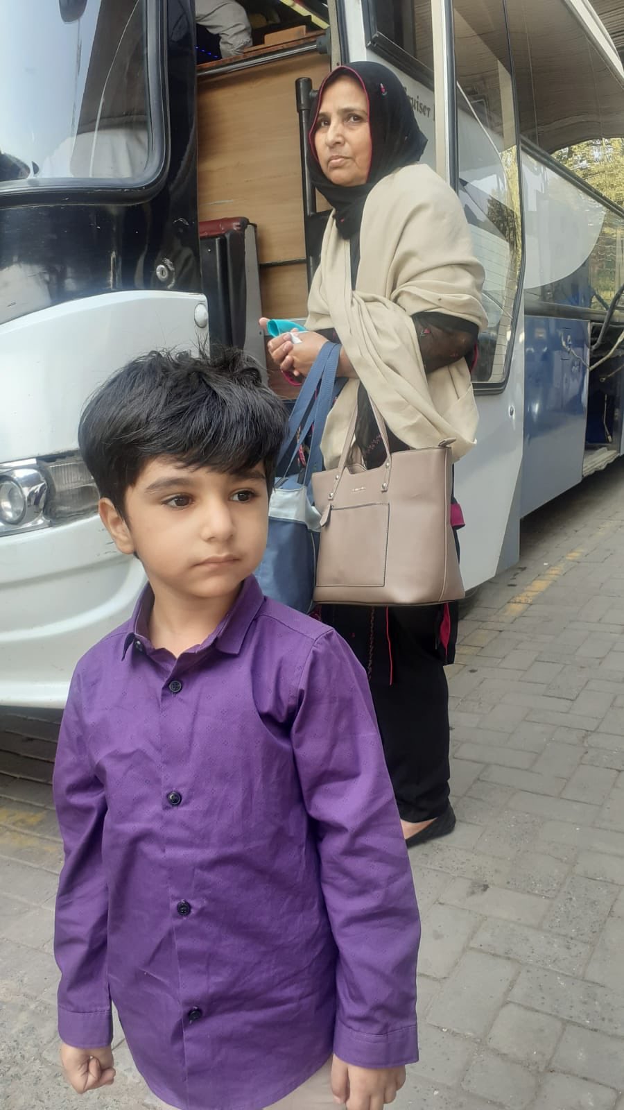 Hamid Mir On Twitter لاپتہ صحافی مدثر نارو کی والدہ نے مجھے پیغام