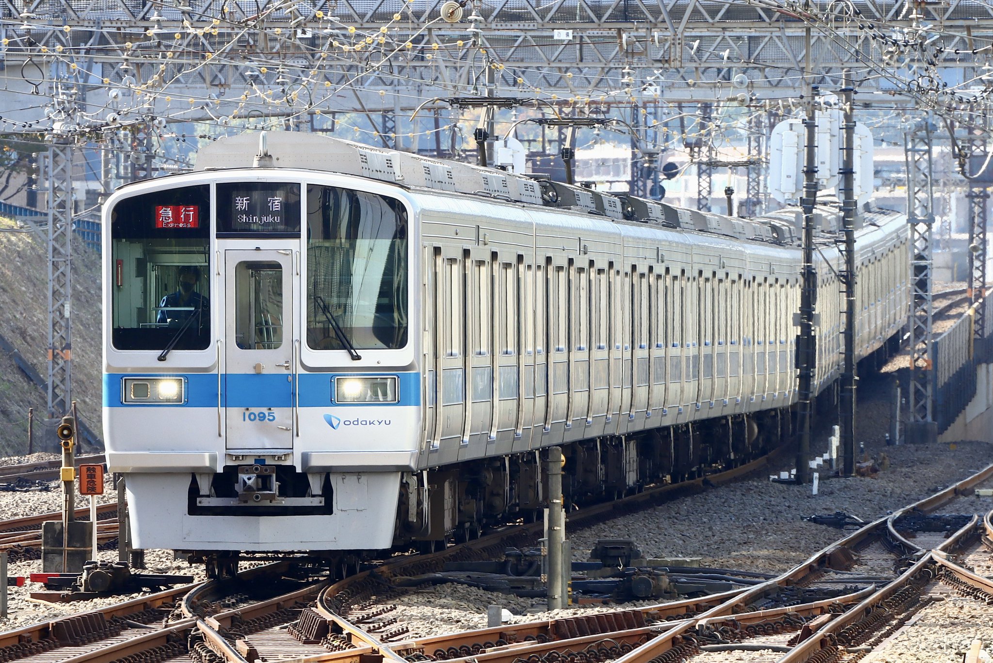 ワタシダ【Odapediaの中の人】 on Twitter: "移動の合間には、新百合でちょっと撮影。 未更新車は引退しましたが、更新車はまだまだ活躍が見られそうですね。 https://t ...