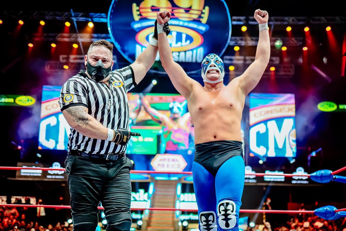 Lucha Libre CMLL on Twitter: "Un mano a mano de lujo fue el que sostuvieron Volador Jr. y ...