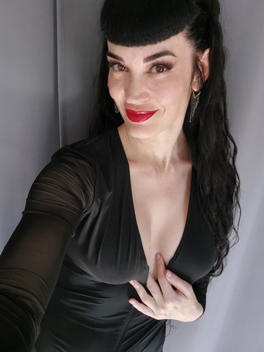 🔞 Seattle Dominatrix Katherine Control on Twitter: "I may have just put medical mitts on someone ...