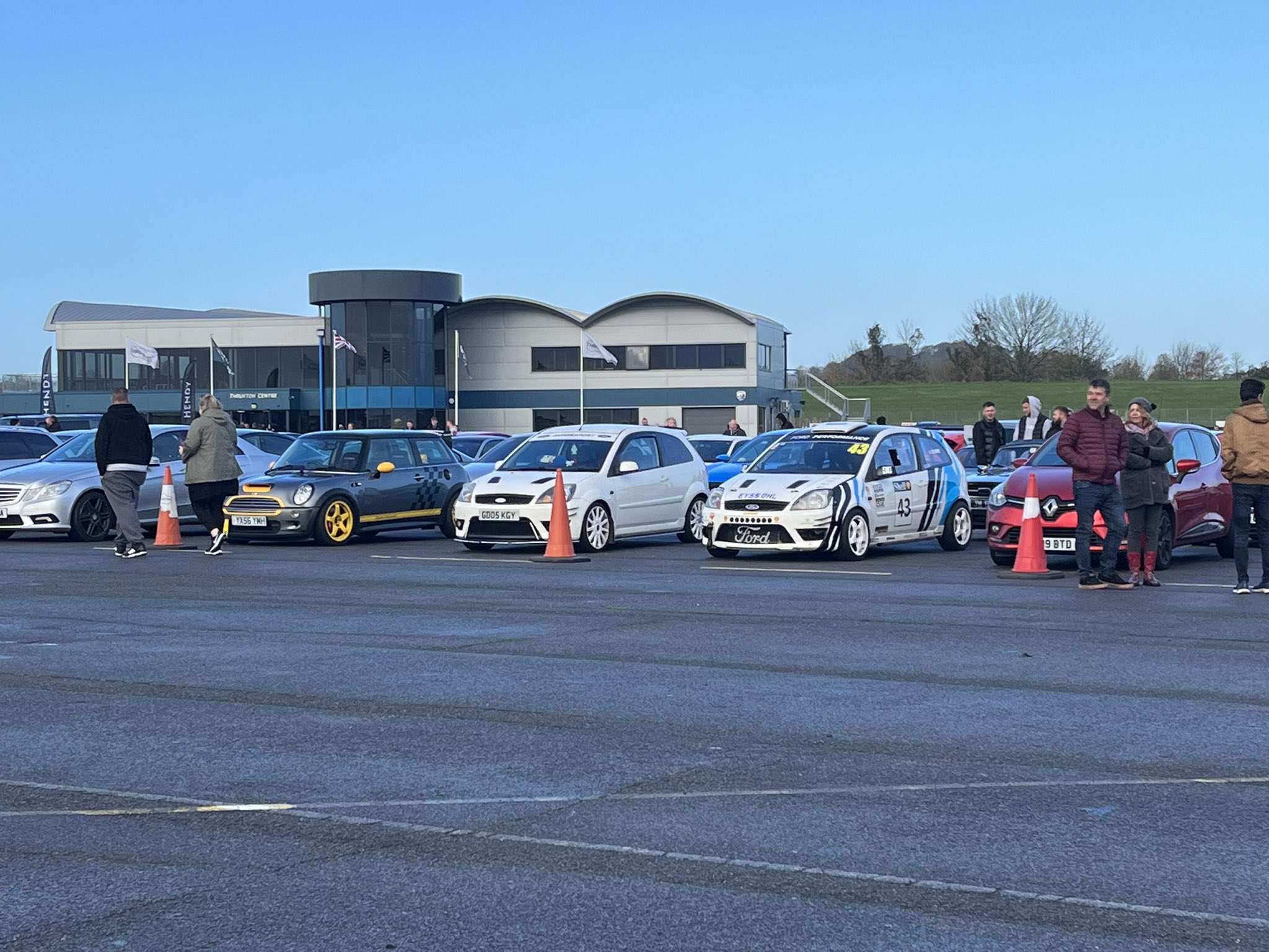 Tiff Needell on Twitter: "Packed Paddock @thruxtonracing for second @HendyPerform Coffee Morning ...