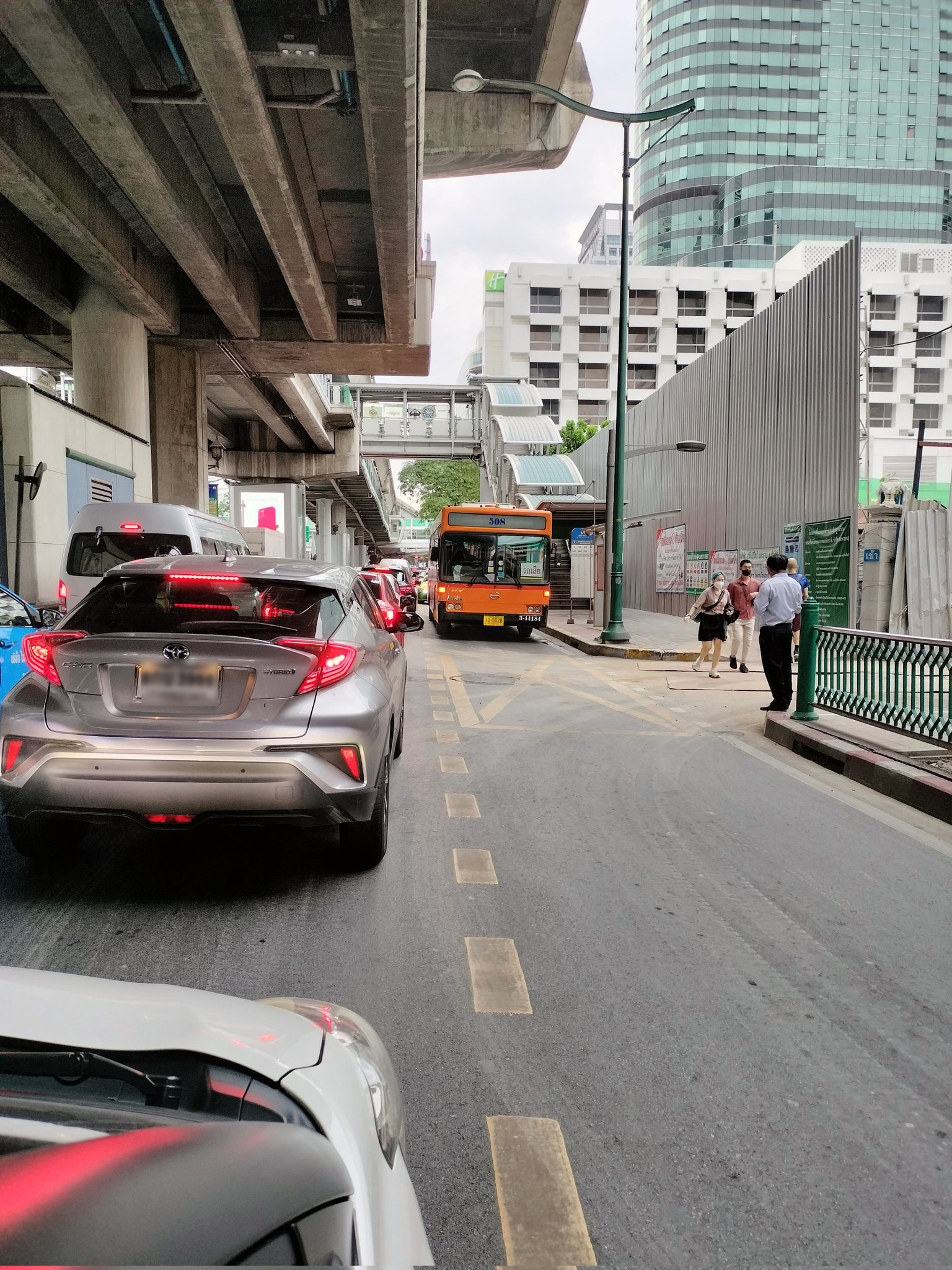 JS100 on Twitter: "RT@e20wtd : 16.59 รถเมล์จอดเสีย ที่บริเวณมุ่งหน้าชิดลม https://t.co ...