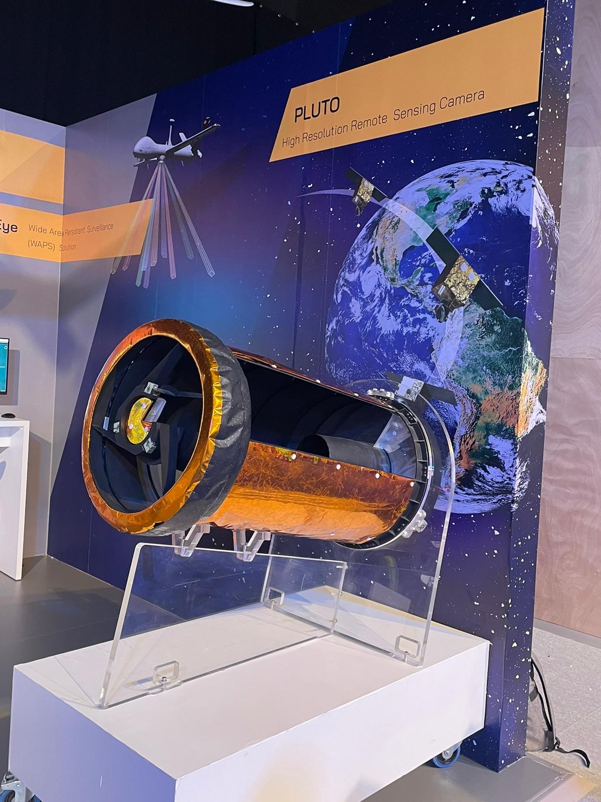 Elbit Systems on Twitter: "Elbit ISTAR & EW debuted recently its new 50cm space camera PLUTO ...