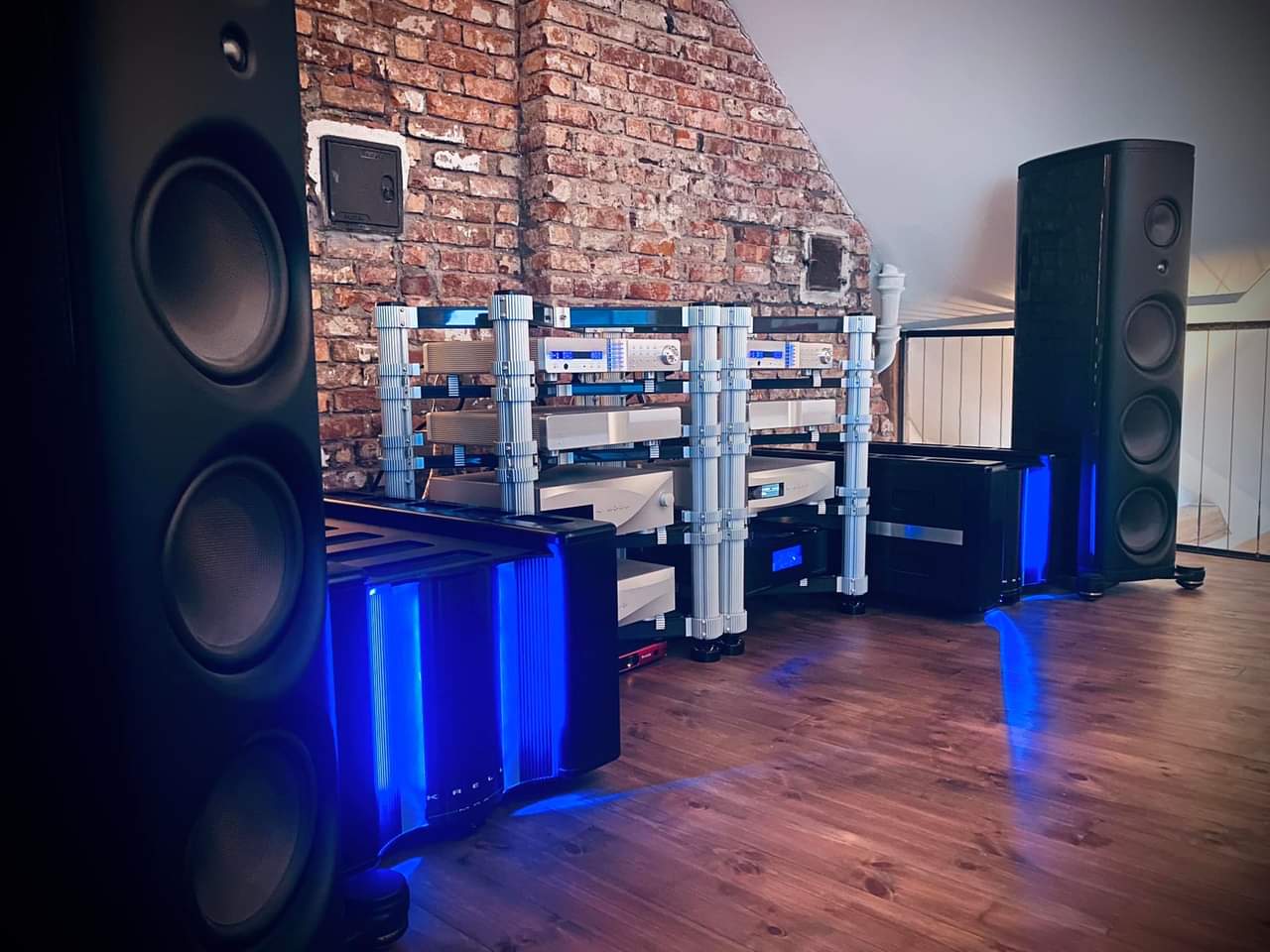 avcat on Twitter: "ノルウェー Acoustic Tuning https://t.co/VycvwiNbmK お客様宅 1.5トン dCS Vivaldi DAC ...