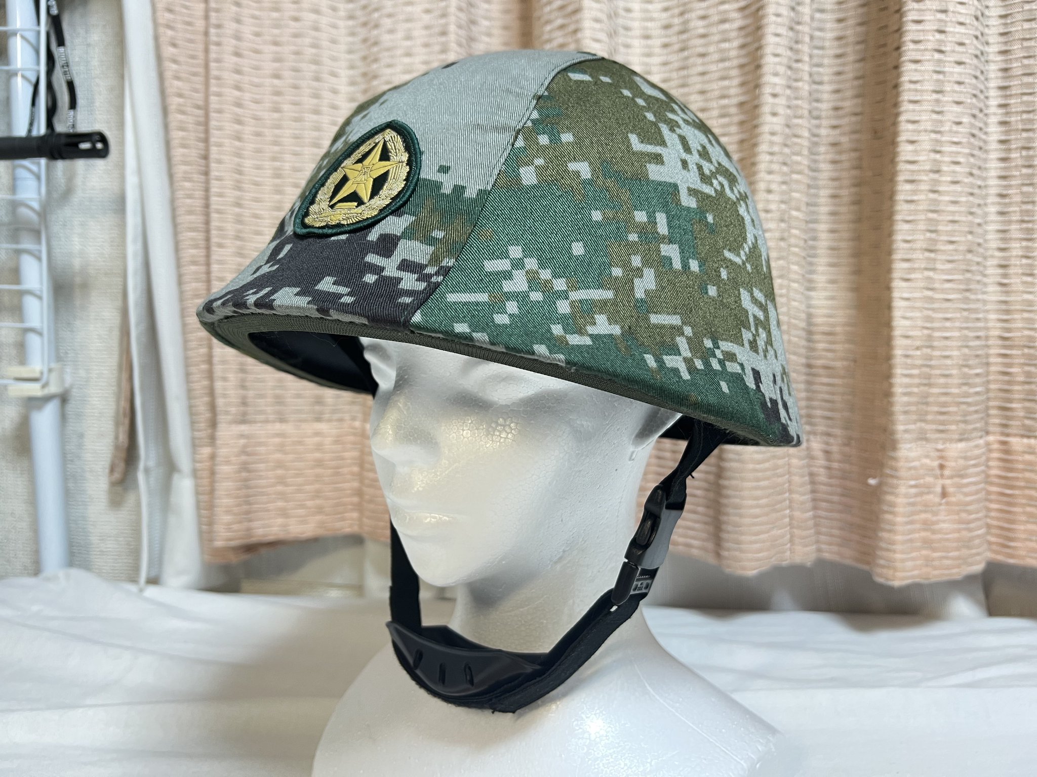 un on Twitter: "@teppachi_cat @moscowmk23 横から失礼。件の動員兵のヘルメット、チンカップの形状が中国製のに付いてるの似てますね。 RBR製のはチン ...