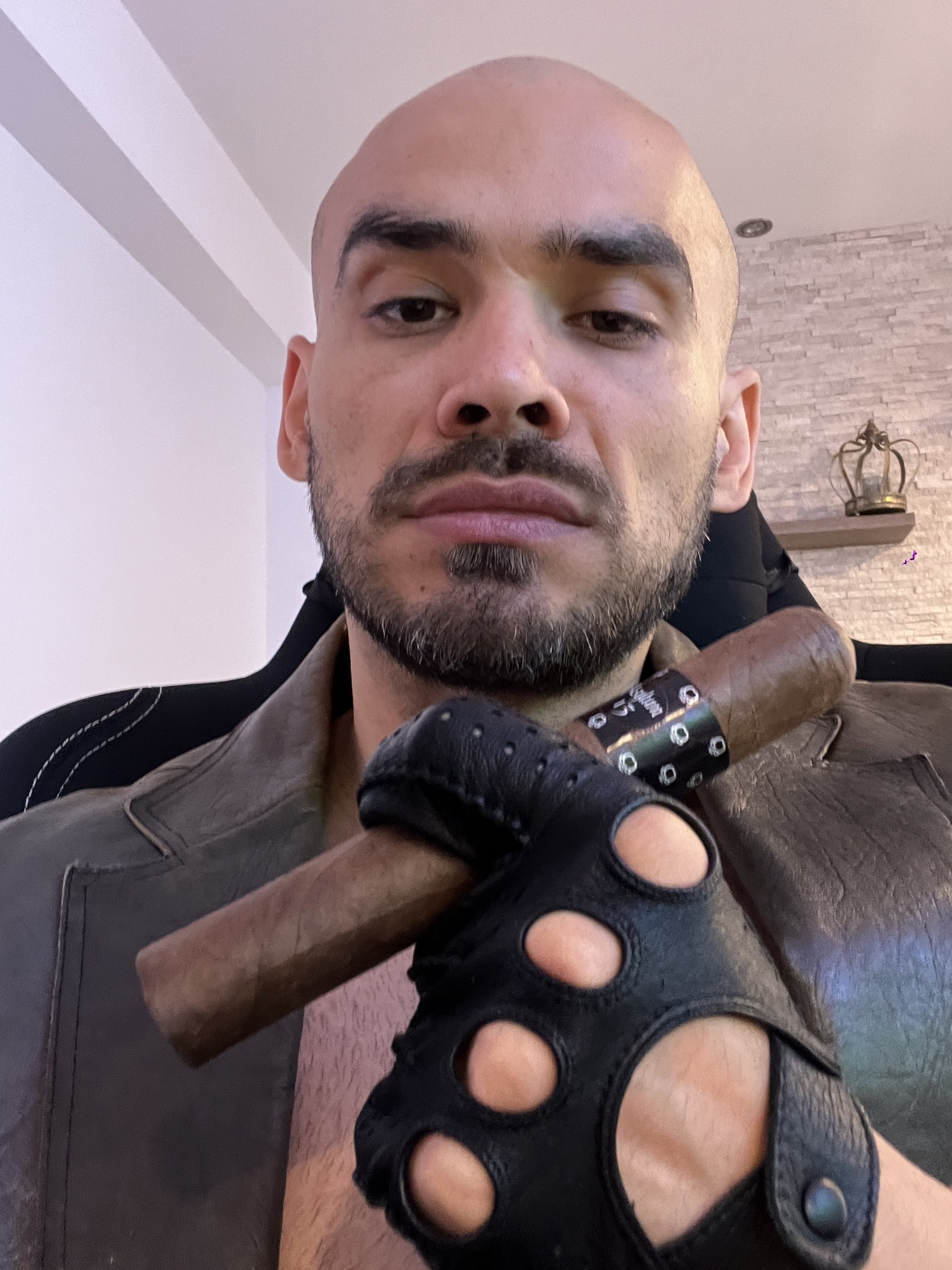 💳💵 The Alpha Master 💵💳 on Twitter: "‼️Spoiled with a nice Asylum 13 cigar‼️ @PromoRTpig ...