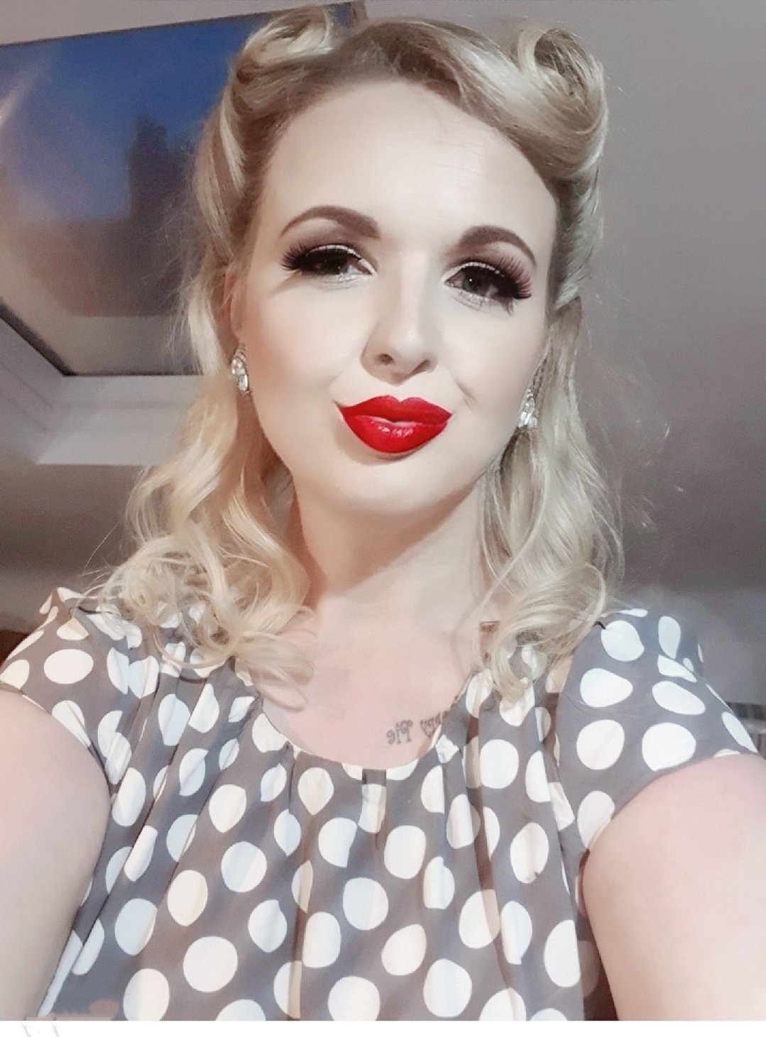 sarah robinson on Twitter: "Can't sleep 😅😂 https://t.co/IKcjFujTJ4" / Twitter