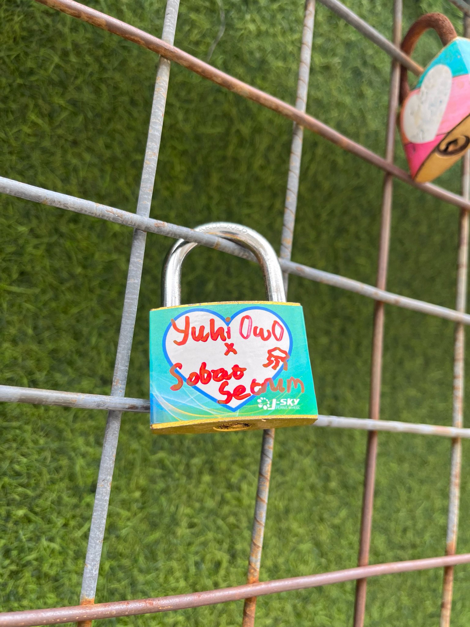 Yuki 0w0, 1K subs arigat0w0 QwQ/ on Twitter: "kemarin masang gembok cinta aku dan kalian sobat ...