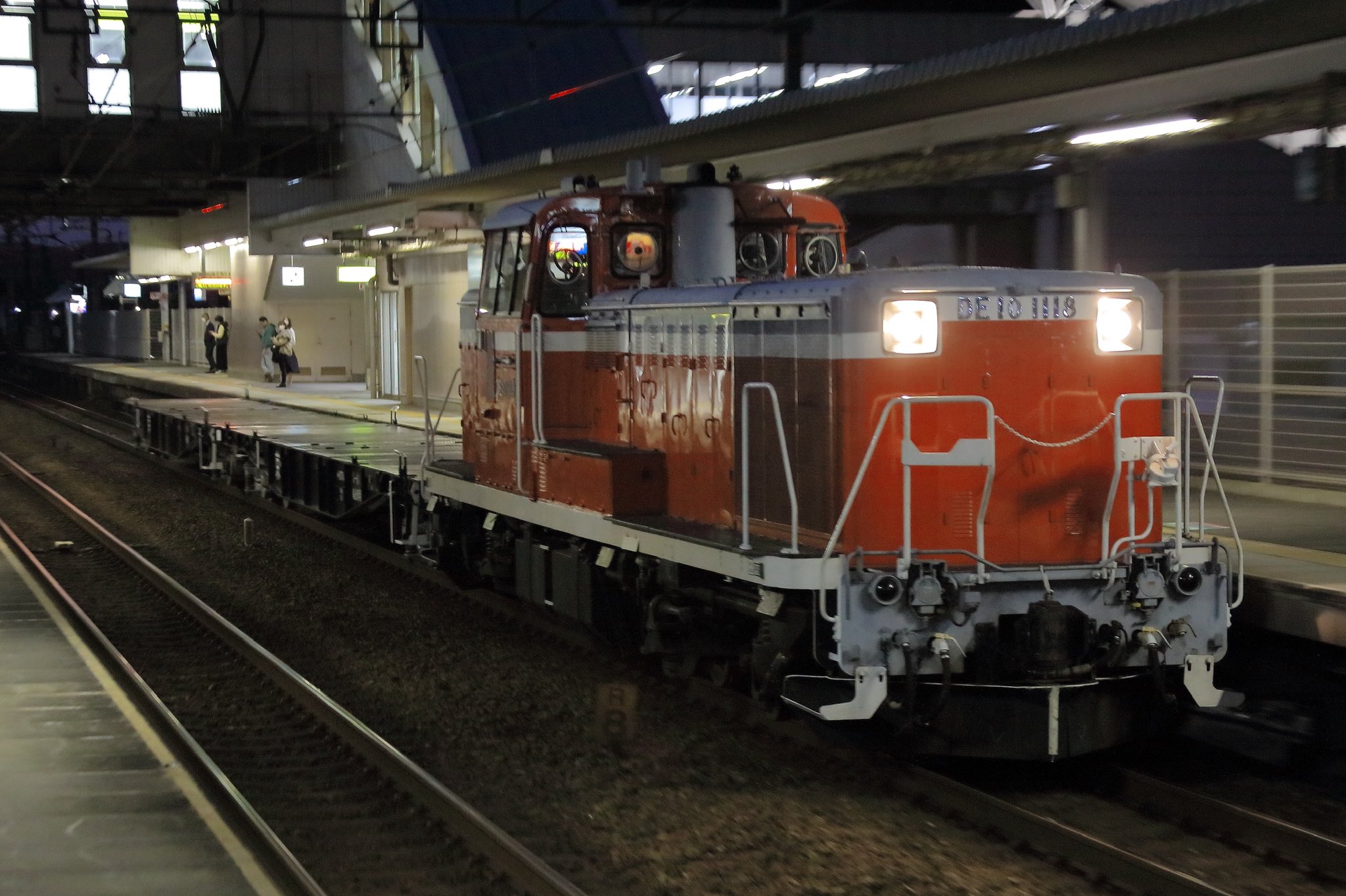 エコパワー桃太郎 on Twitter: "本日の配9952レはDE10-1118 +チキ2🅱️ 気温も平年並みの肌寒さとなったネタ無し月曜日の今日は、DE10-1118号機と板チキ2輌を使用 ...