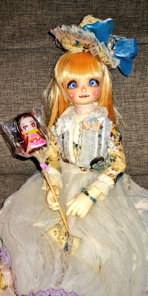 びわこ@11/20福井ドール撮影会 on Twitter: "ねずこちゃん飴が余りにもできすぎて、ねずこちゃん以外の子達にも持たせてみたら、サイズ感ぴったりで余計可愛くなった。いつ食べるのか ...