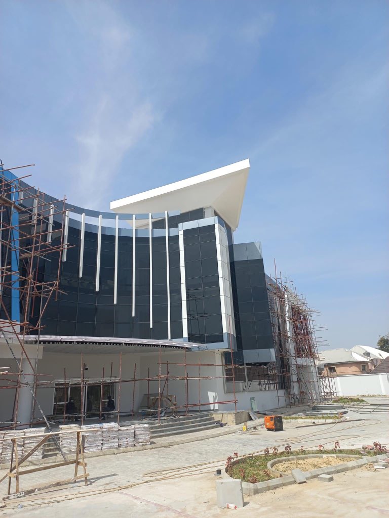 Contractors detach scaffolding from the ongoing construction of Kano ...
