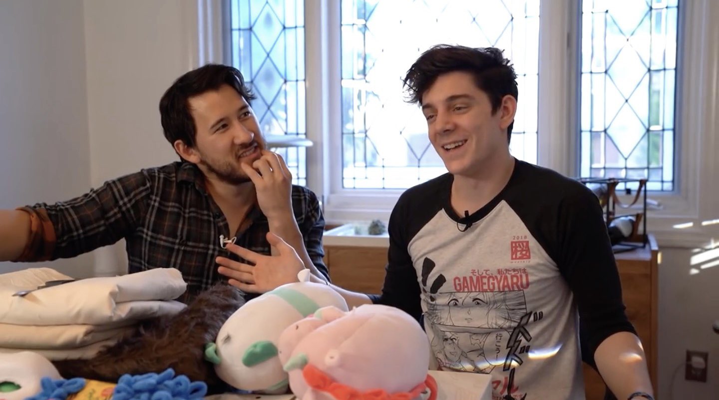 chloeᵘᵃ⌛️ on Twitter: "WAS ETHAN WEARING MARKS SHIRT OR WAS MARK WEARING ETHANS SHIRT!? I HAVE ...