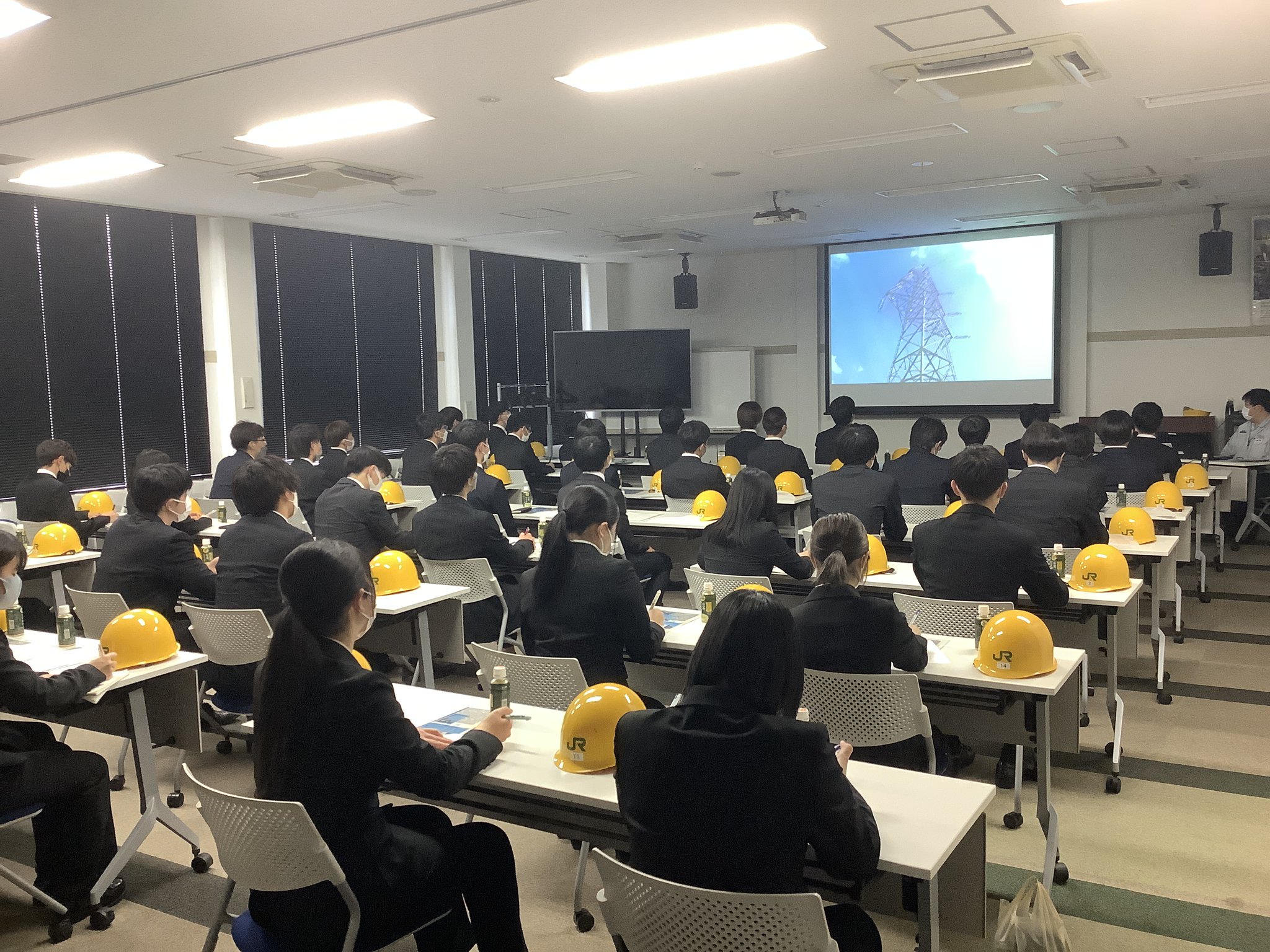 JR東日本 電気SIO広報（公式） on Twitter: "当日は非常にタイトなスケジュールの中にも関わらず、川崎発電所の設備見学や電気SIOの業務紹介を通して、学生さんからは多くの質問や ...