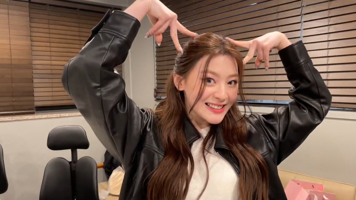 me POPPY on Twitter: "wait...... OUR SPOILER QUEEN"