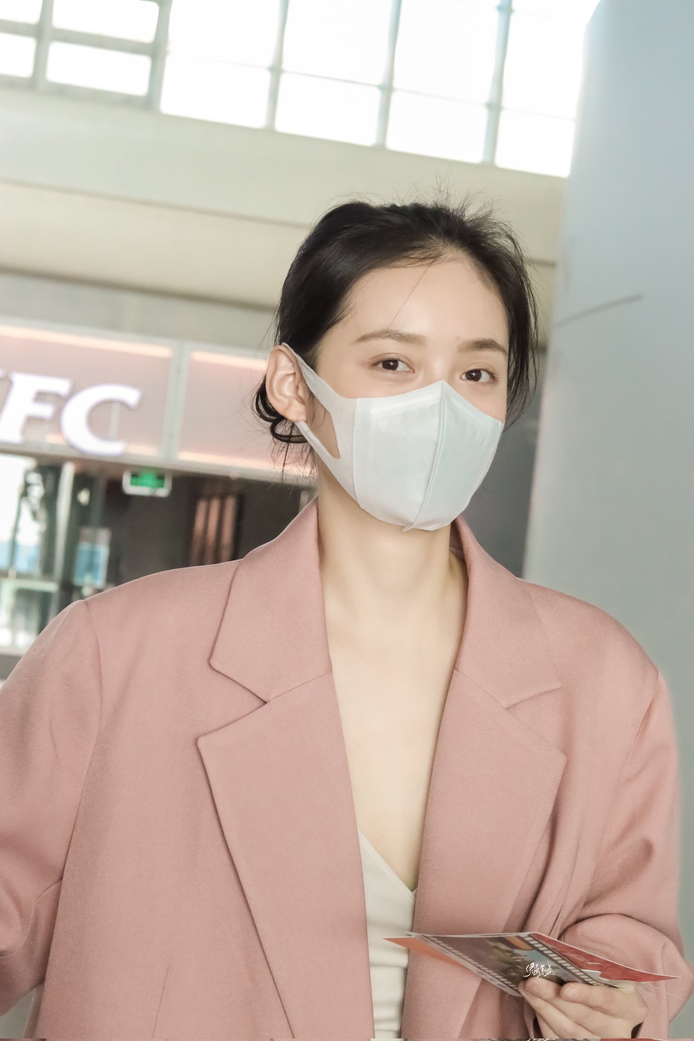 SUN YH 🎬 on Twitter: "221115 Sun Yihan Wuhan 🛫️ ① pretty in pink and all 💖💓💗 #SunYiHan #孙伊涵 ...