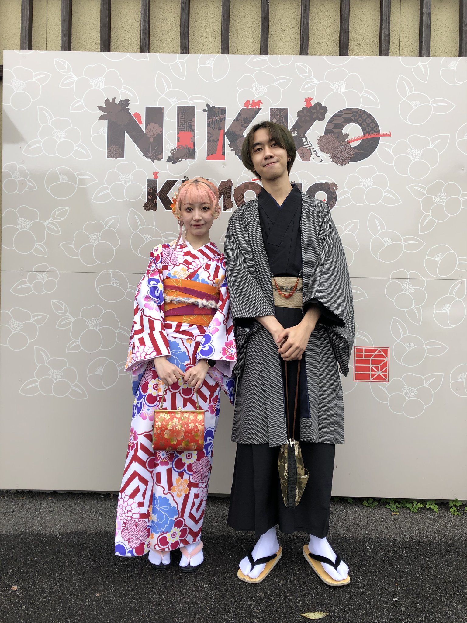 COCON NIKKO on Twitter: "中国からお越しの留学生さんカップルさん♡ 写真撮影に行くという事で、鮮やかな赤のお着物で映えてみました(^^) 着物初挑戦の彼氏さんも、柄を ...