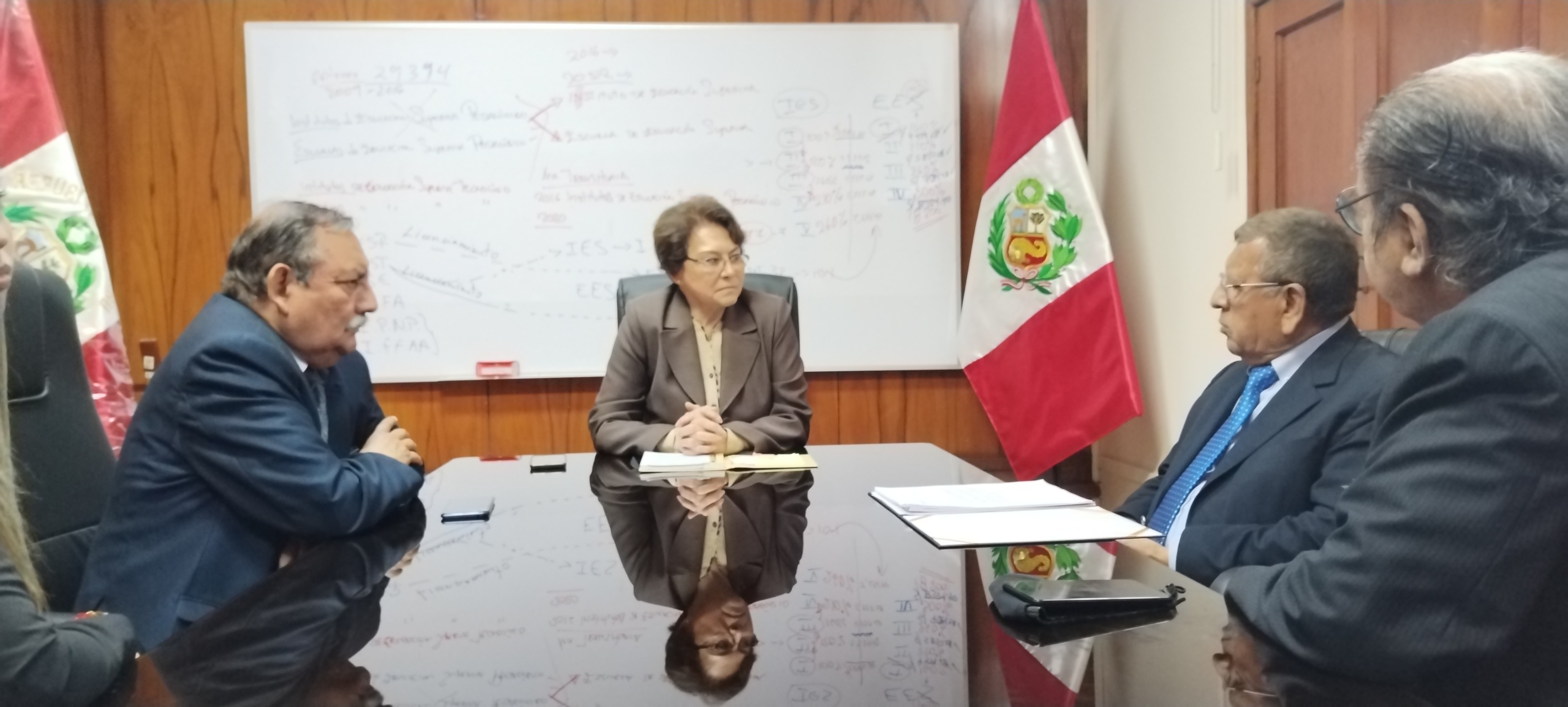 Colegio de Periodistas del Perú on Twitter: "#CPP 👩‍🏫 El Colegio de Periodistas del Perú se ...