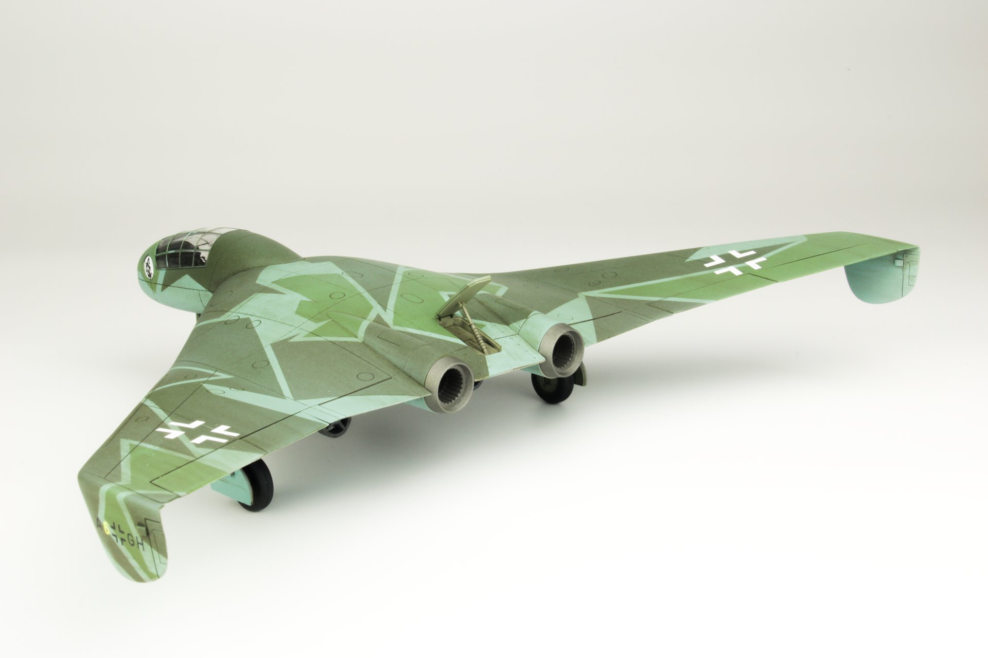 ロケットモデルズ on Twitter: "#フィスト・オブ・ウォー ドイツ軍 FW1000 高速爆撃機 重爆装仕様 まもなく清水港着荷!! ※明日のAM7：30予定 ※着港を見に行こうかな笑 ...