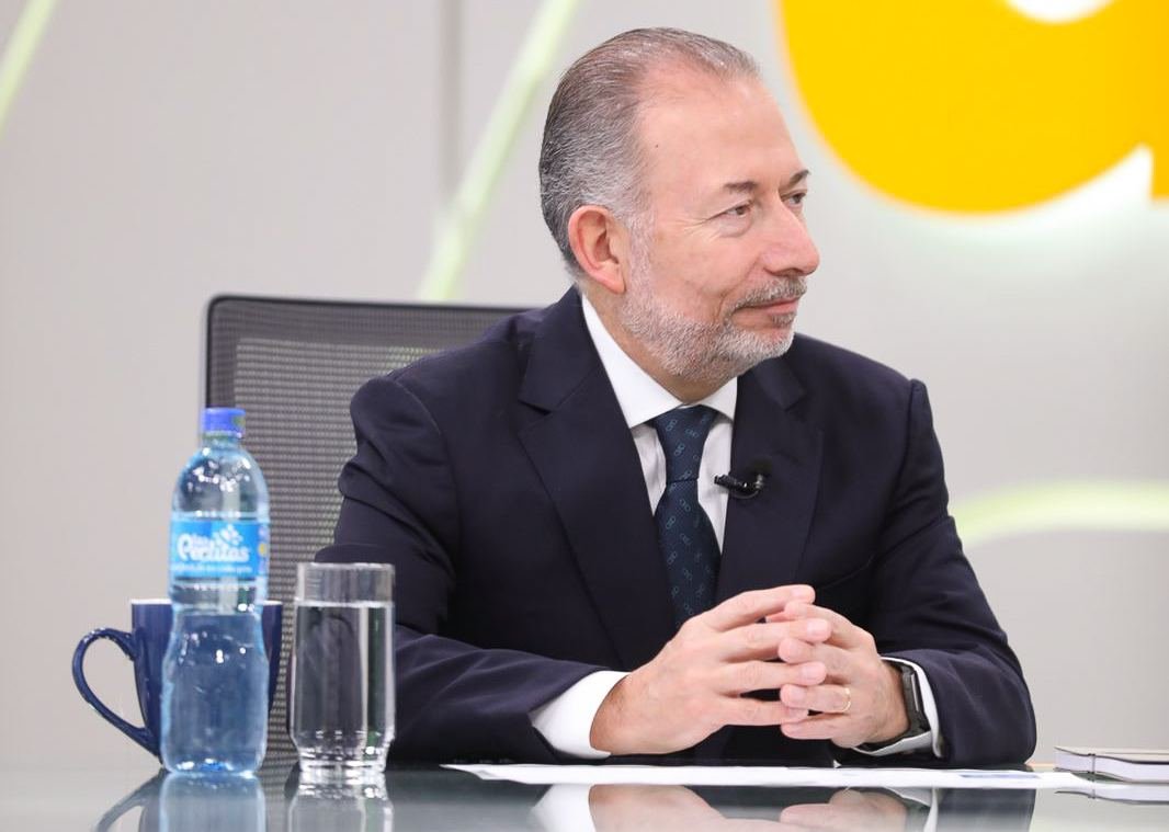 Diario El Salvador on Twitter: "El gerente corporativo, Emilio Freire ...