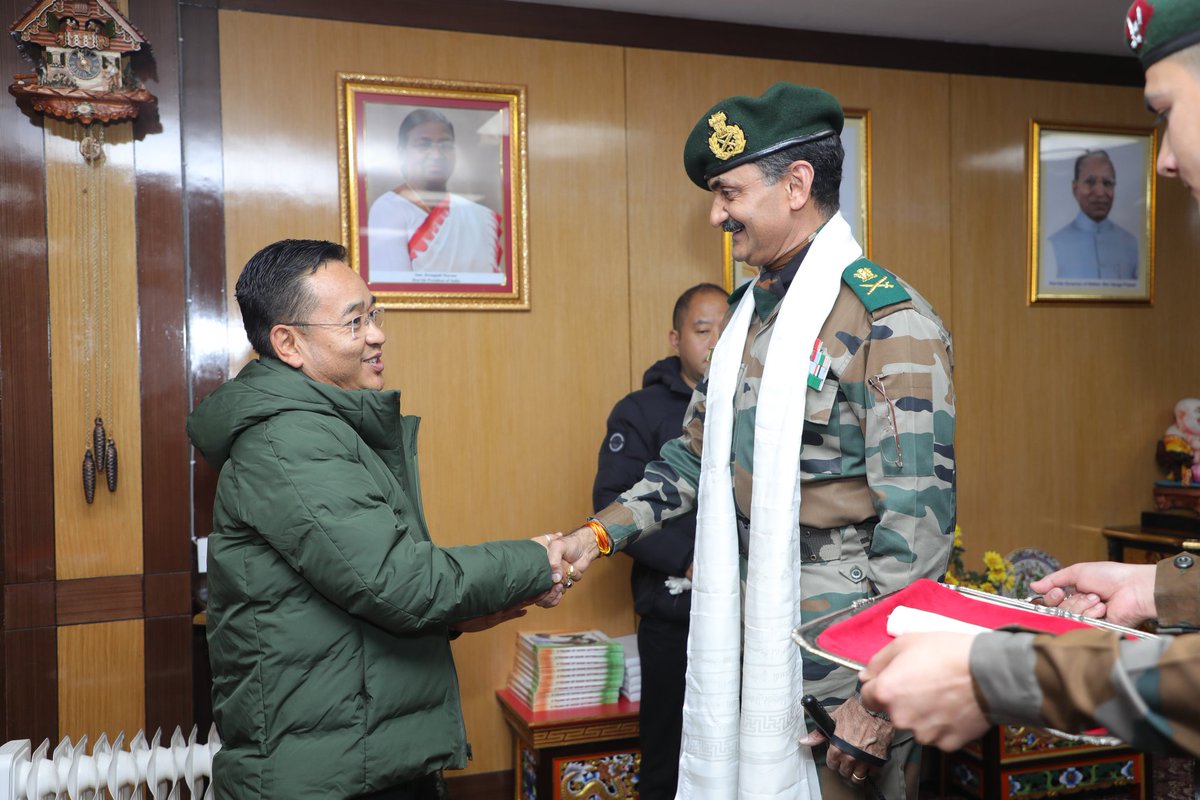 PIB in Sikkim on Twitter: "The GOC, Trisakti Corps, Lt. Gen. VPS Kaushik, YSM, SM called on the ...