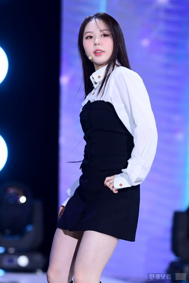 tripleS GLOBAL on Twitter: "[PHOTO] 221115 TripleS AAA performance at SBS MTV's 'THE SHOW' (4/5 ...