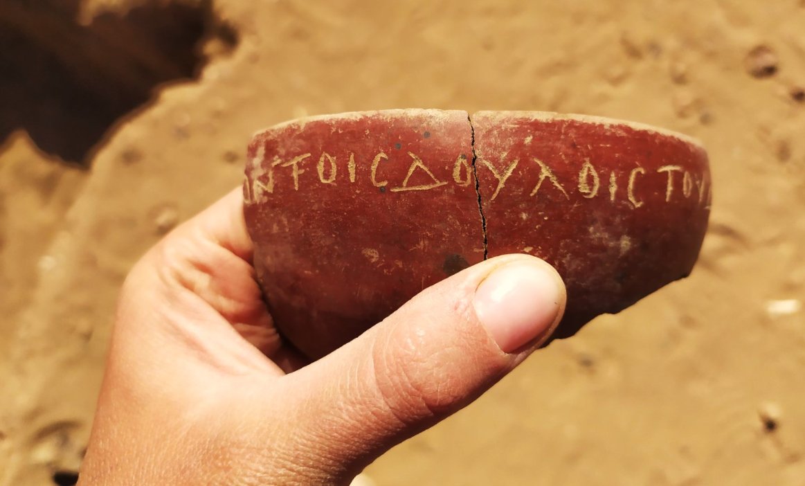 Tres tuits para resumir el reino medieval de Alodia (Sudán). 1. Grafiti ...