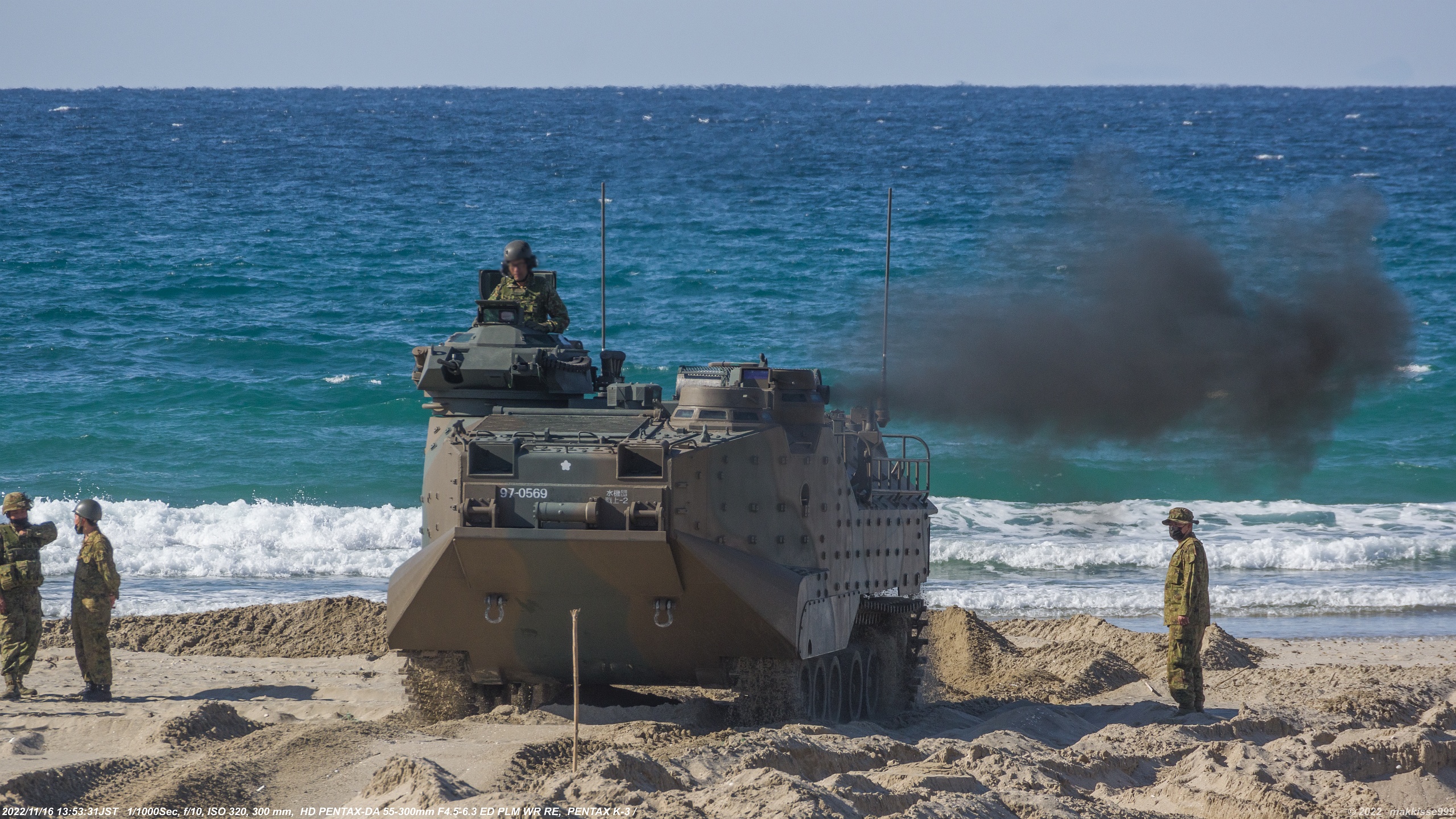 RZ Makise on Twitter: "11月16日 13:41~ 自衛隊演習その1 AAV7は3両、隊員多数。 #陸上自衛隊 #水陸機動団 #長浜海岸 https://t.co ...
