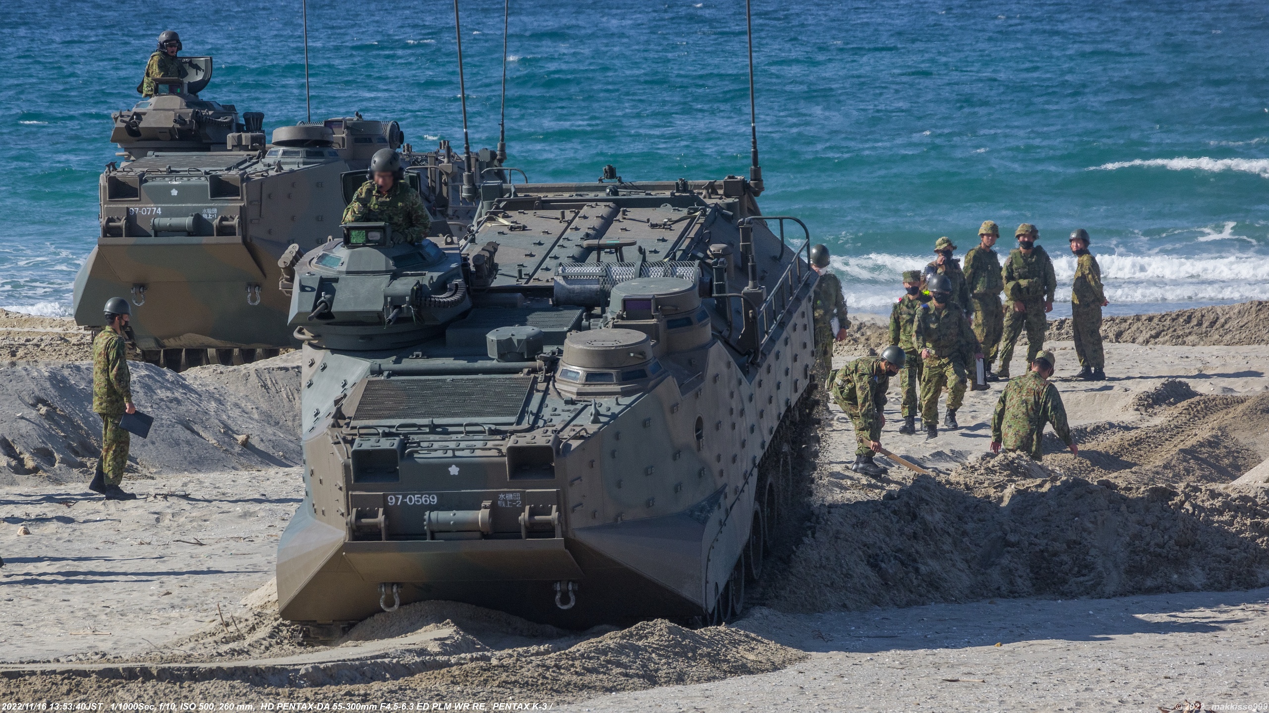 RZ Makise on Twitter: "11月16日 13:41~ 自衛隊演習その1 AAV7は3両、隊員多数。 #陸上自衛隊 #水陸機動団 #長浜海岸 https://t.co ...