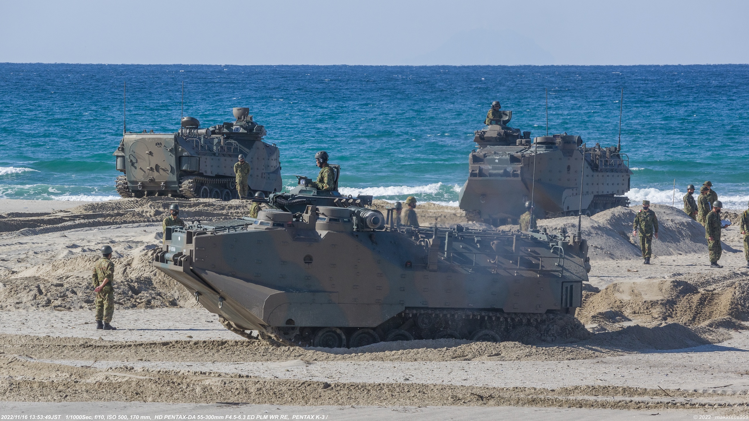 RZ Makise on Twitter: "11月16日 13:41~ 自衛隊演習その1 AAV7は3両、隊員多数。 #陸上自衛隊 #水陸機動団 #長浜海岸 https://t.co ...
