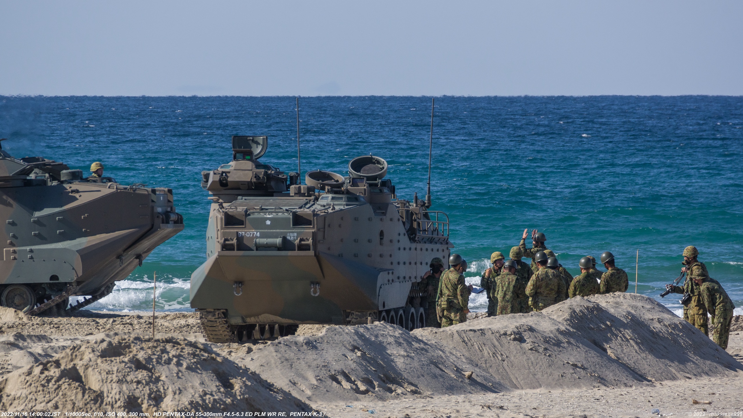 RZ Makise on Twitter: "11月16日 13:41~ 自衛隊演習その1 AAV7は3両、隊員多数。 #陸上自衛隊 #水陸機動団 #長浜海岸 https://t.co ...