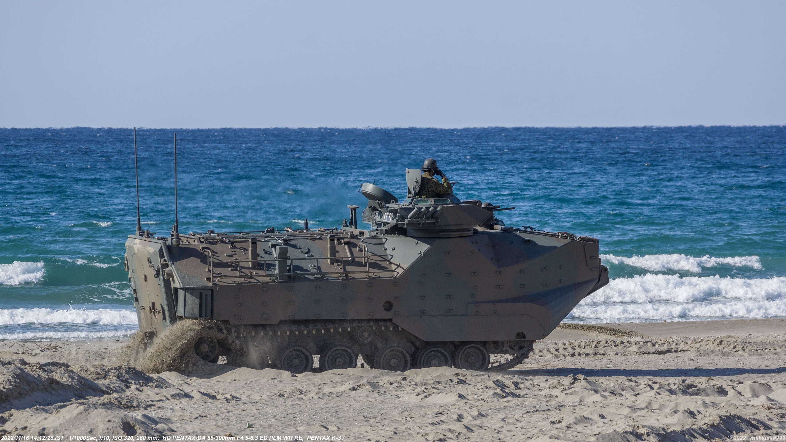 RZ Makise on Twitter: "11月16日 13:41~ 自衛隊演習その1 AAV7は3両、隊員多数。 #陸上自衛隊 #水陸機動団 #長浜海岸 https://t.co ...