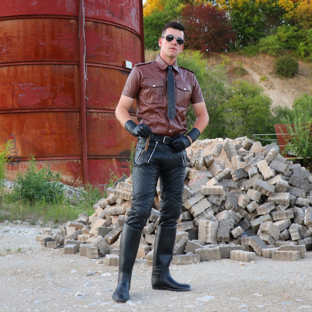 Sir.Conan on Twitter: "#bluf #leathermen #tomoffinland #gayleather #gaymaster #leathergloves # ...