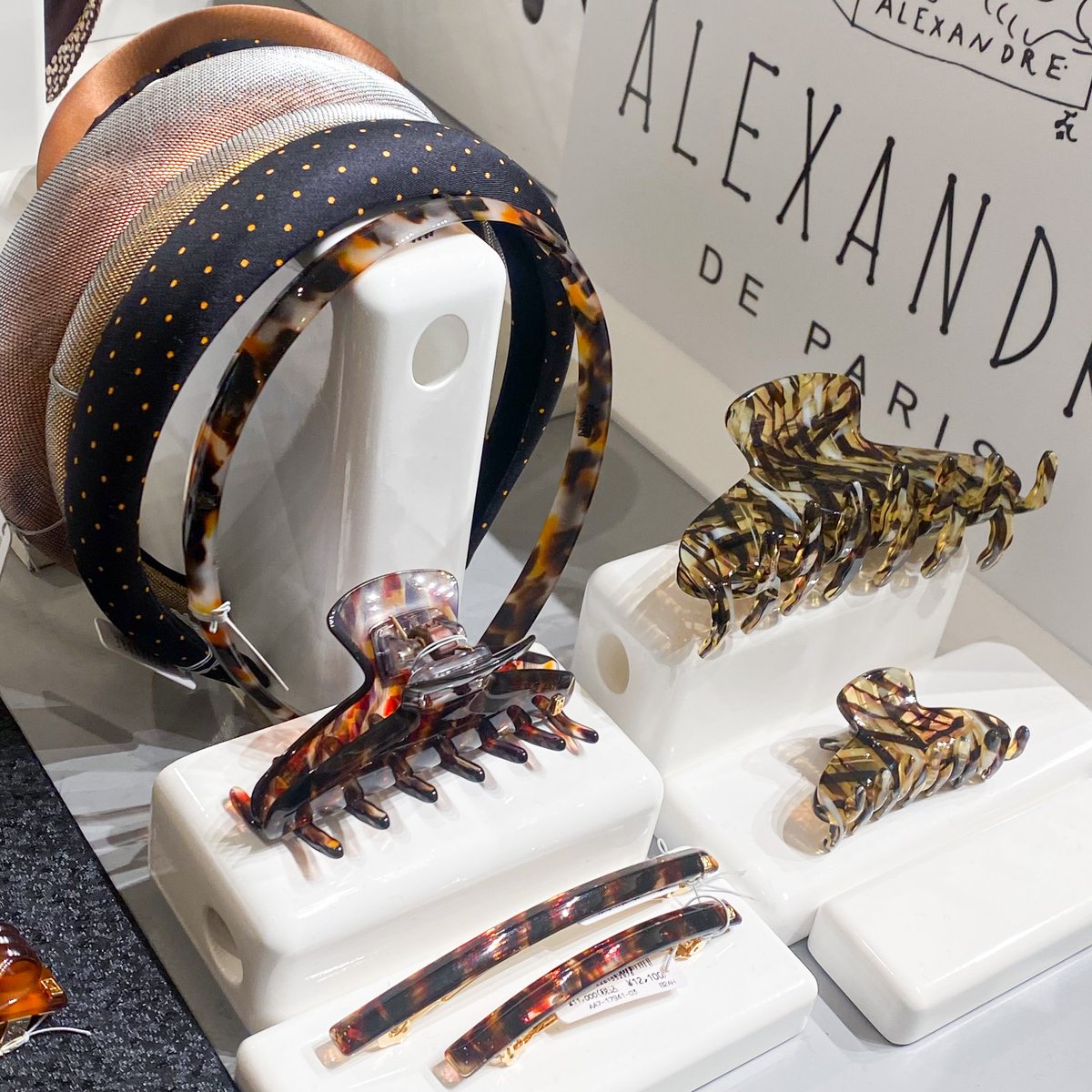 HANKYU.MODE on Twitter: "1F アクセサリーにて「ALEXANDRE DE PARIS(アレクサンドル ドゥ パリ)」から、ギフトにもぴったりなアイテムを取り揃えた期間 ...
