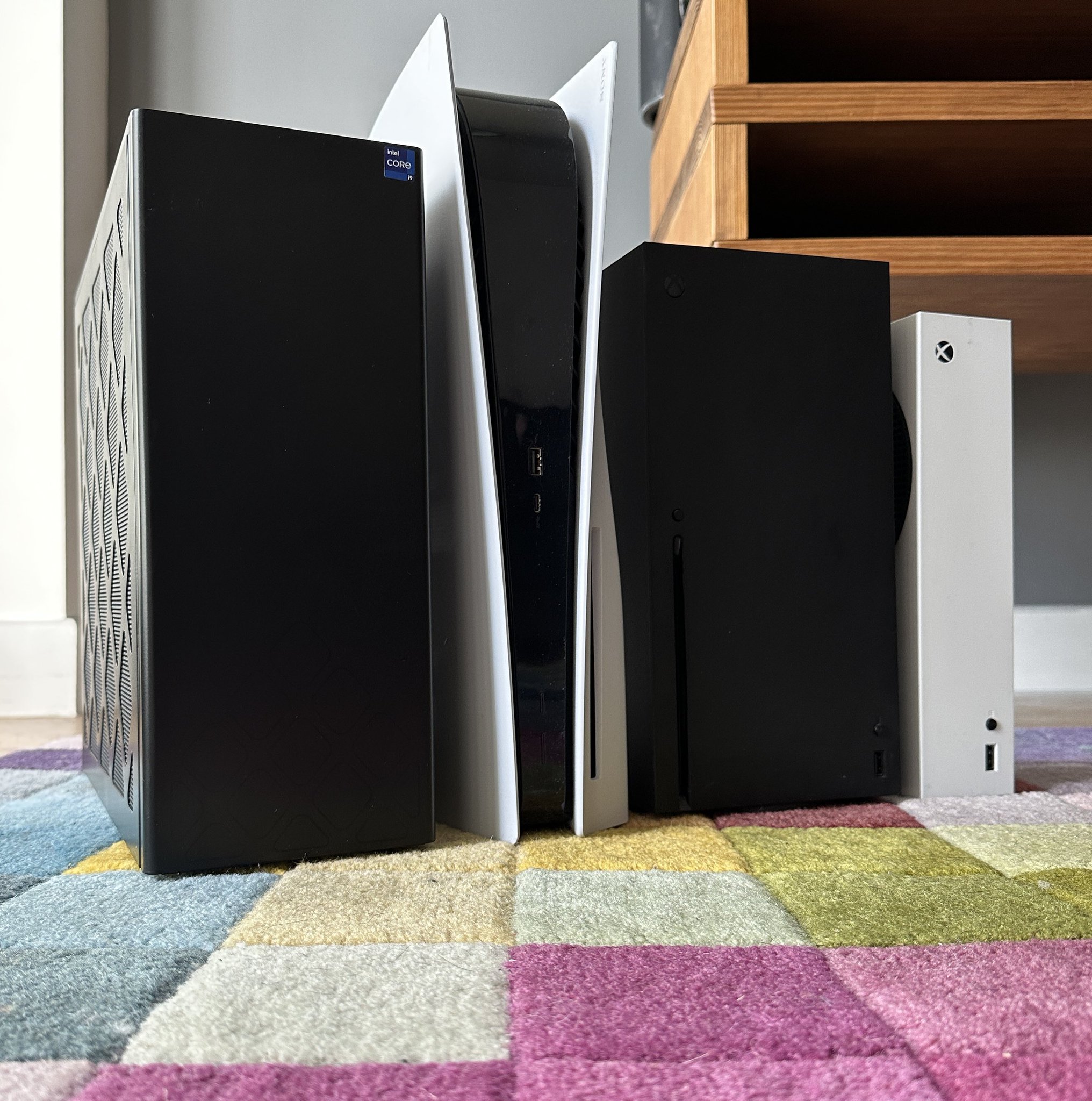 tom-warren-on-twitter-this-is-intel-s-new-nuc-13-extreme-it-has-a