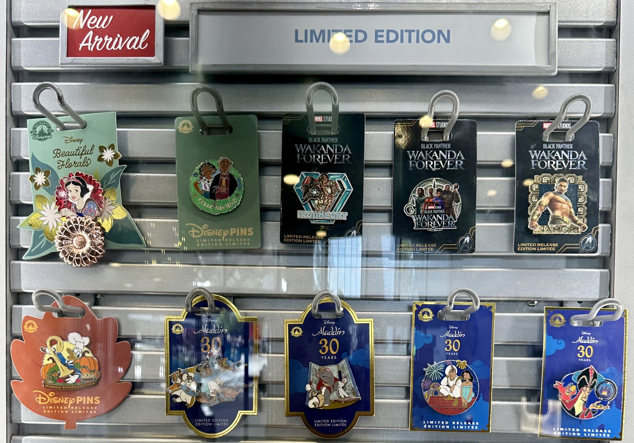 Disney Pins Blog on Twitter: "LE pin cases at Epcot https://t.co/YzxY3tWIO8 #WaltDisneyWorld ...