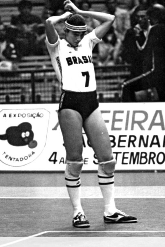 Faleceu hoje, 16/11/2022, Isabel Salgado, ícone do vôlei brasileiro ...