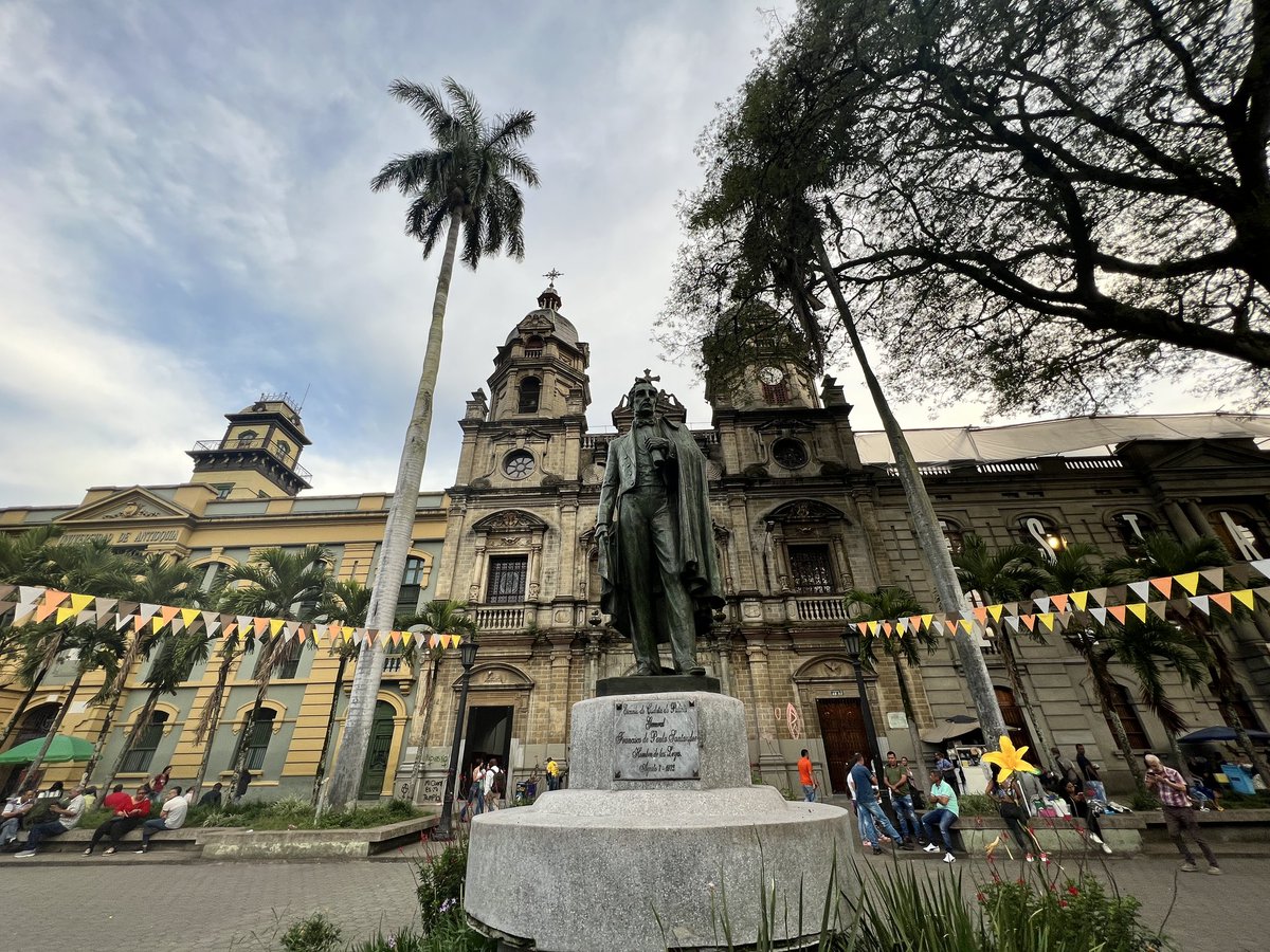 Metro de Medellín 💚 #TuHistoriaNosMueve on Twitter: Metro de Medellín 💚 #TuHistoriaNosMueve on Twitter: