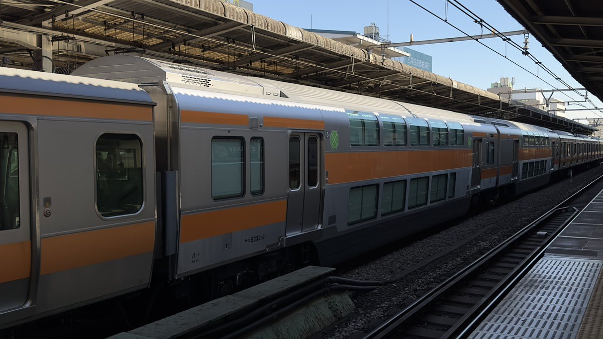 TOMOくん (尻勢) on Twitter: "中野で偶然E233中央線グリーン車付きに遭遇"