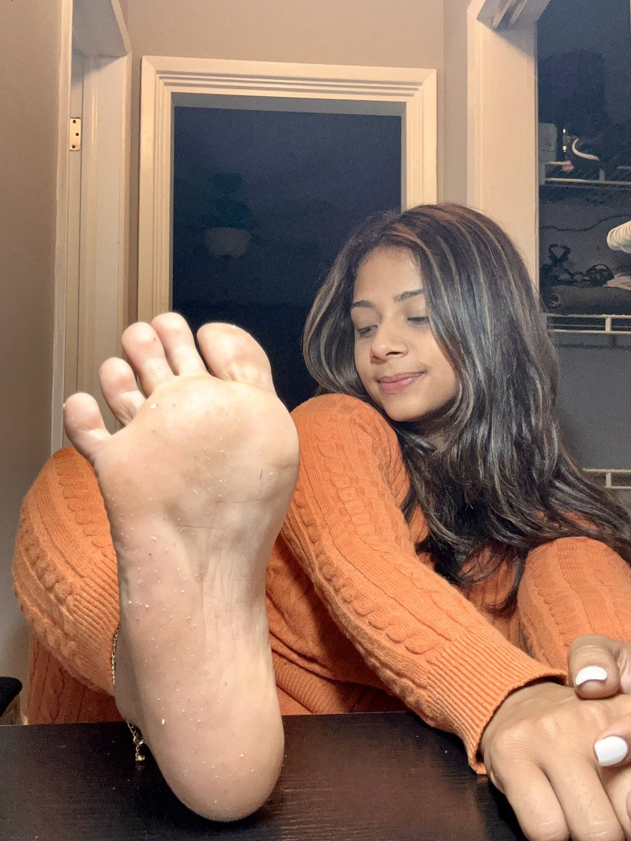 Diosa. on Twitter: "Which picture is your fav from these? Comment 1 | 2 | 3 | or 4 💓 @rt_feet 😋"