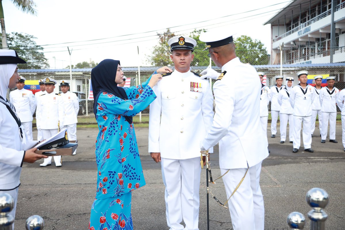 UPS TLDM TIMUR on Twitter: "W.P LABUAN, 14 Nov 22 – Perbarisan Pegawai Memerintah UPS TLDM Timur ...