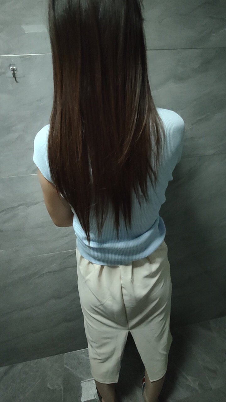 哼嗯 On Twitter 嫂子叫带昨天的单男再来家里吃饭,我要加班一会儿,叫小哥先过去帮弄菜。现在他给我发了这个,说是嫂子嫌她鸡巴有味道,叫他先洗澡。
