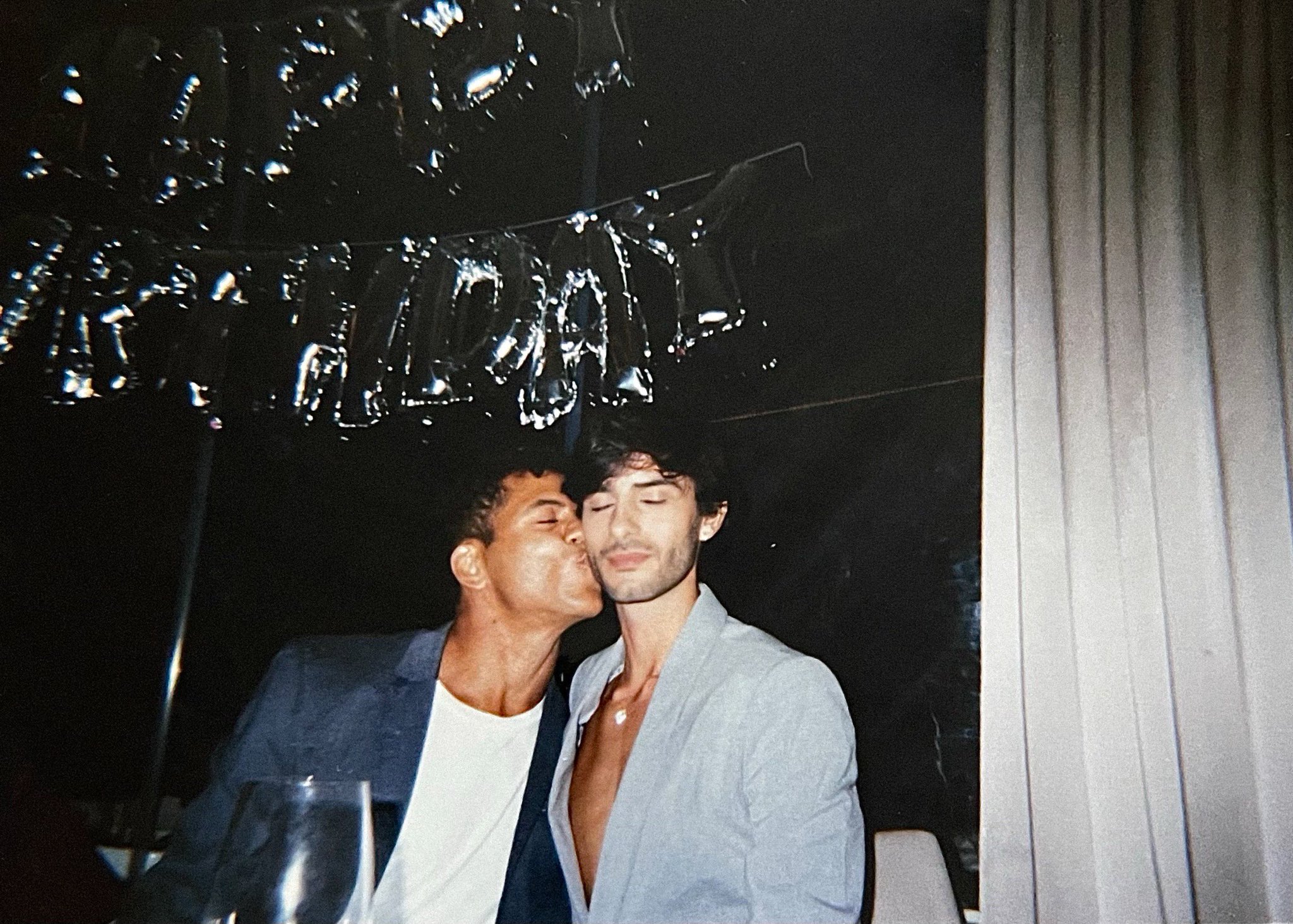 marvin on Twitter: "E niente, alla fine è accaduto realmente: mi sono innamorato. https://t.co ...