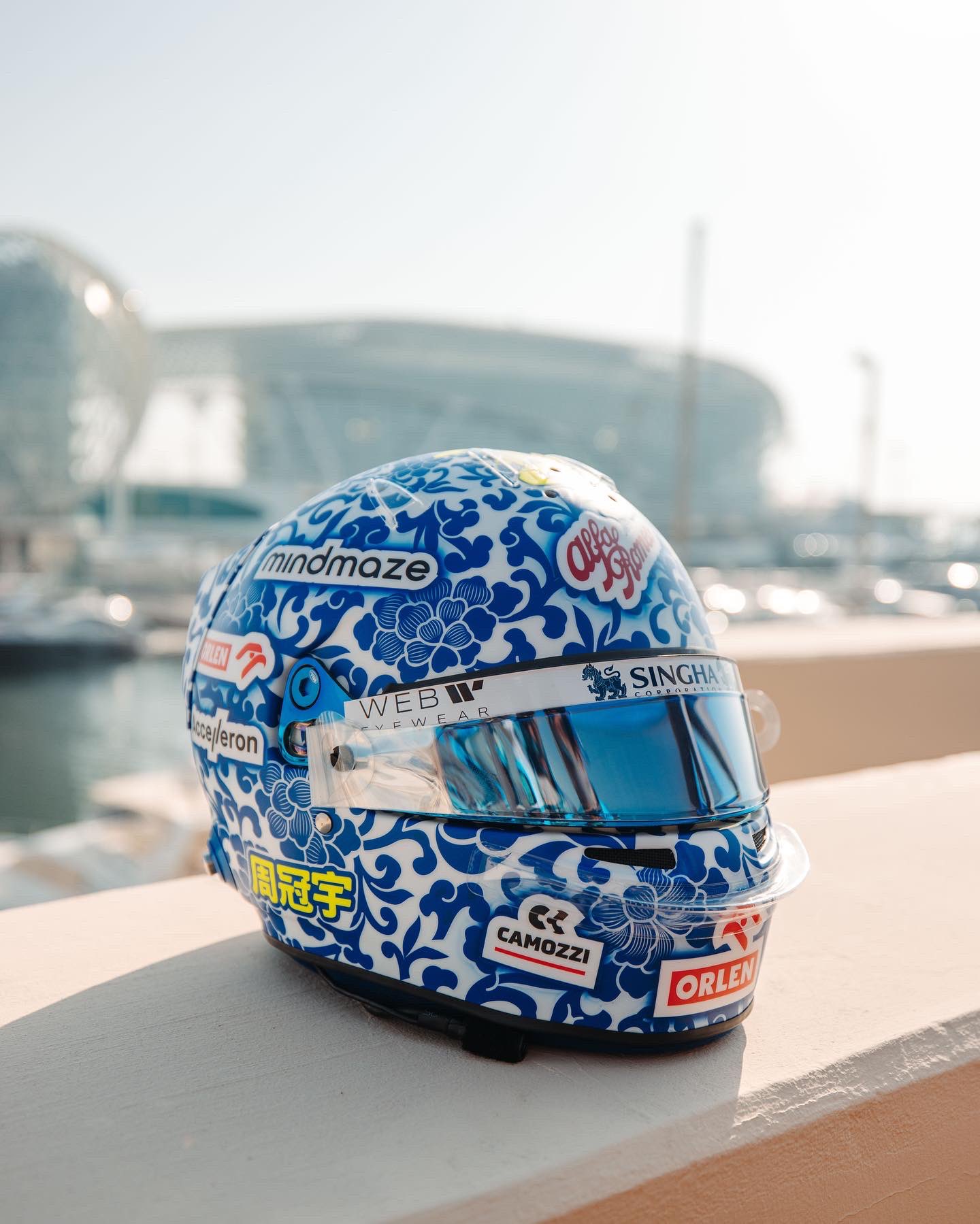 Burgrid⑦ on Twitter: "Zhou aura sorti des sacrés dinguerie en casque pour sa première saison ...