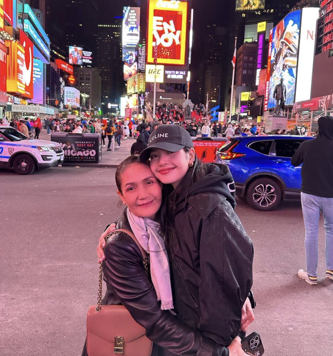 Portal Blackpink On Twitter 📸 Fofas Mais Fotos De Lisa Com Sua Mãe 🤍