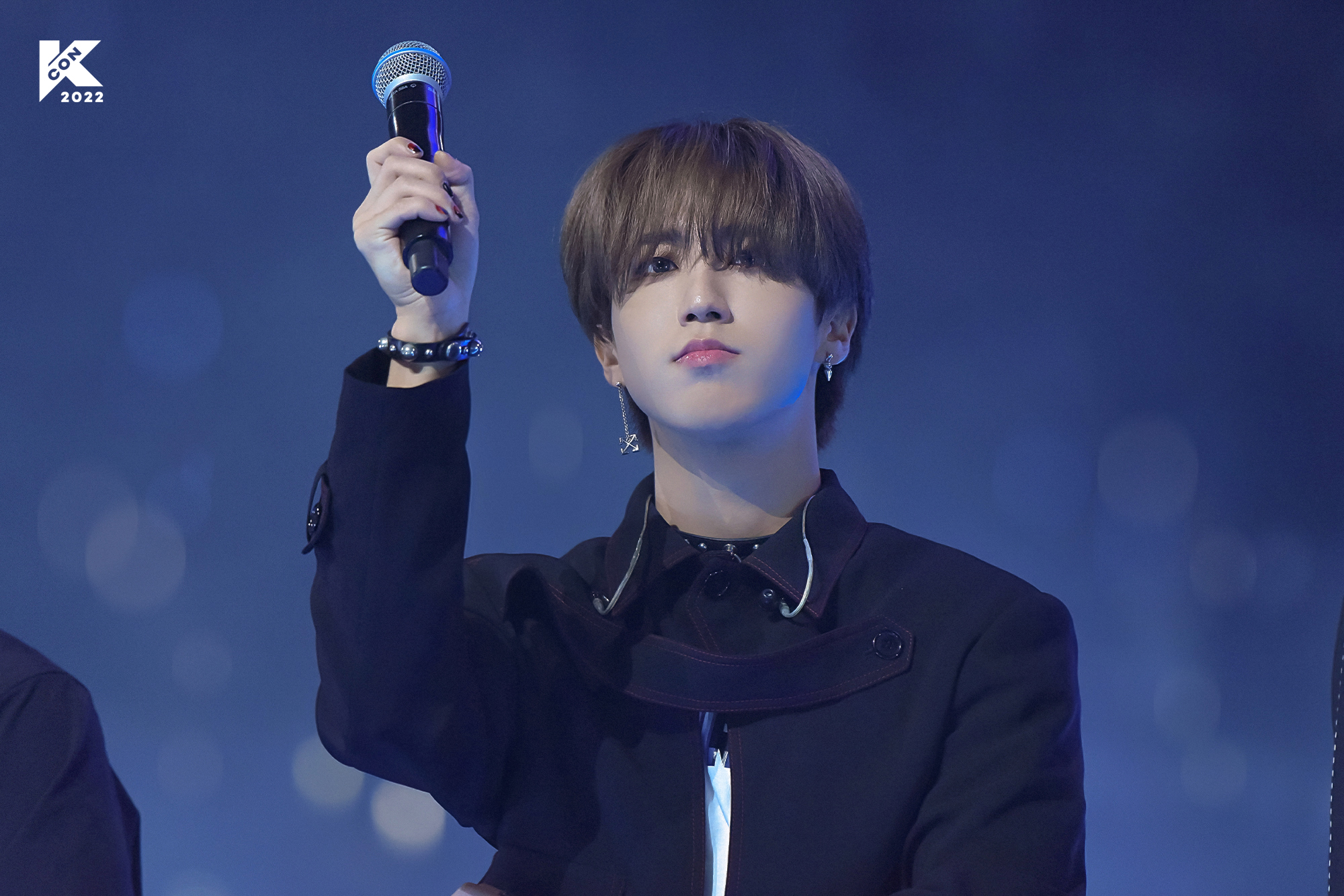 KCON official on Twitter: "💙KCON 2022 SPECIAL GIFT WEEK💙 KCON 2022 LA SHOW DAY1 BEHIND PHOTOS ...